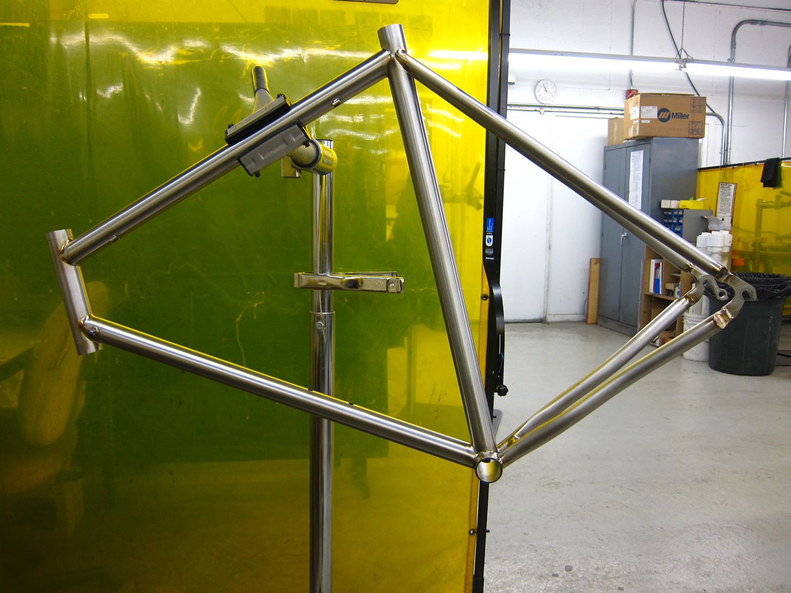 Builder's Life: Comparison steel and titanium frame (tubing) 1 - スティールと ...