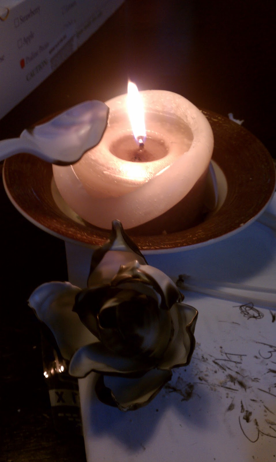 Nadia's DIY Projects: DIY Melted Plastic Spoon Rose