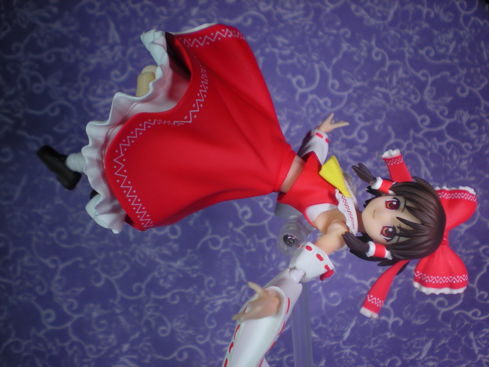 Review: [Max Factory] Figma #55 Reimu Hakurei | Night's Corner