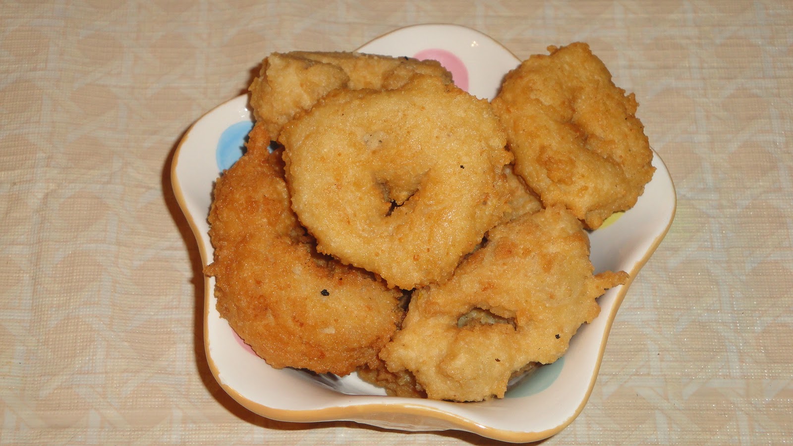 Food and Taste: Uzhunnu Vada (Urad dal Vada) - South Indian Recipe