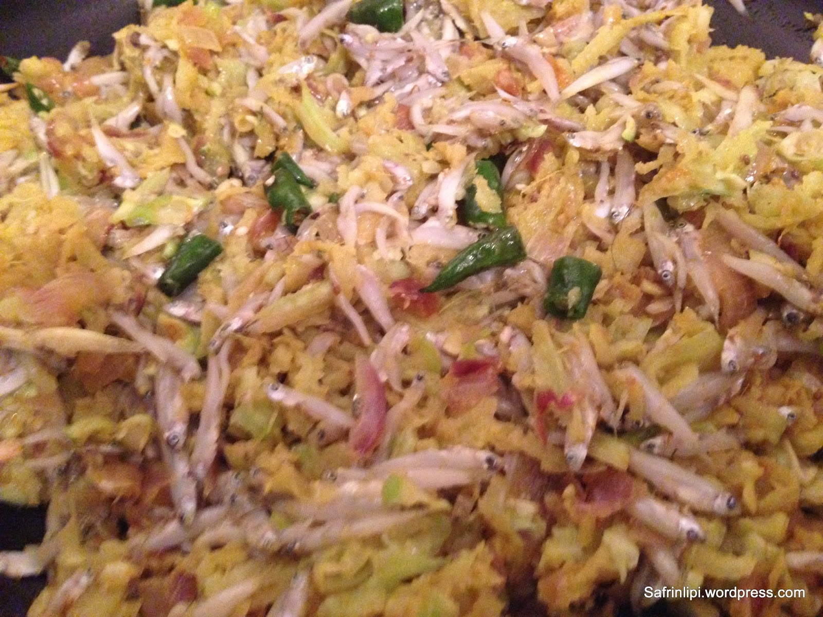 Safrinlipi: Kaski fish (Small fish) with Drumstick pulp সজনে শাঁস দিয়ে ...