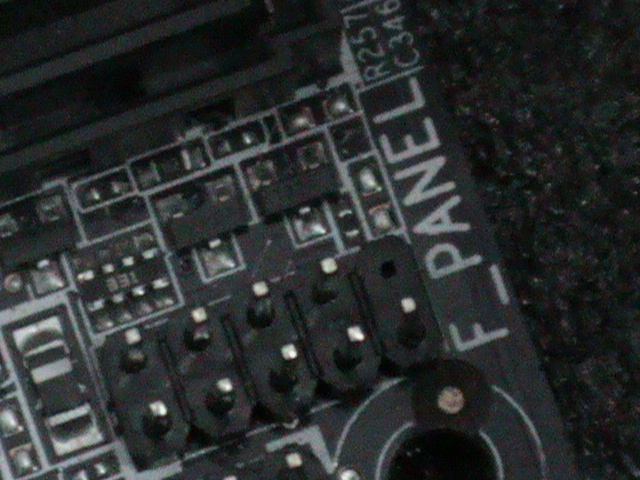 Memasang kabel front panel dari casing ke mainboard. - Rajief Fairuzi