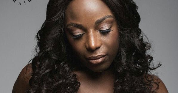 Titica é acarinhada pela brasileira Ludmila, com a sua música “Procura ...