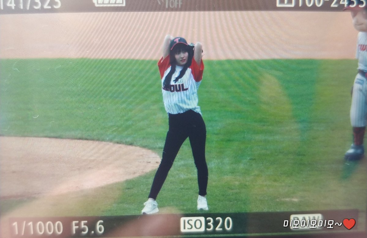 Joe's Twice Photo Blog: 190414 TWICE Momo Baseball game first ball (110 ...
