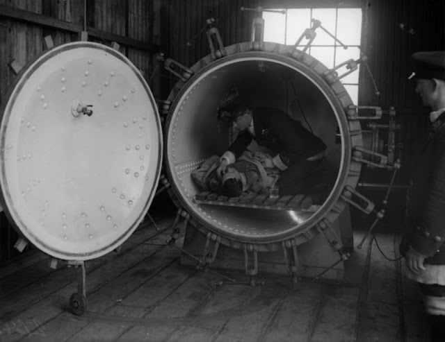 21 Strange and Wonderful Diving Equipments and Gears From the Late-17th ...