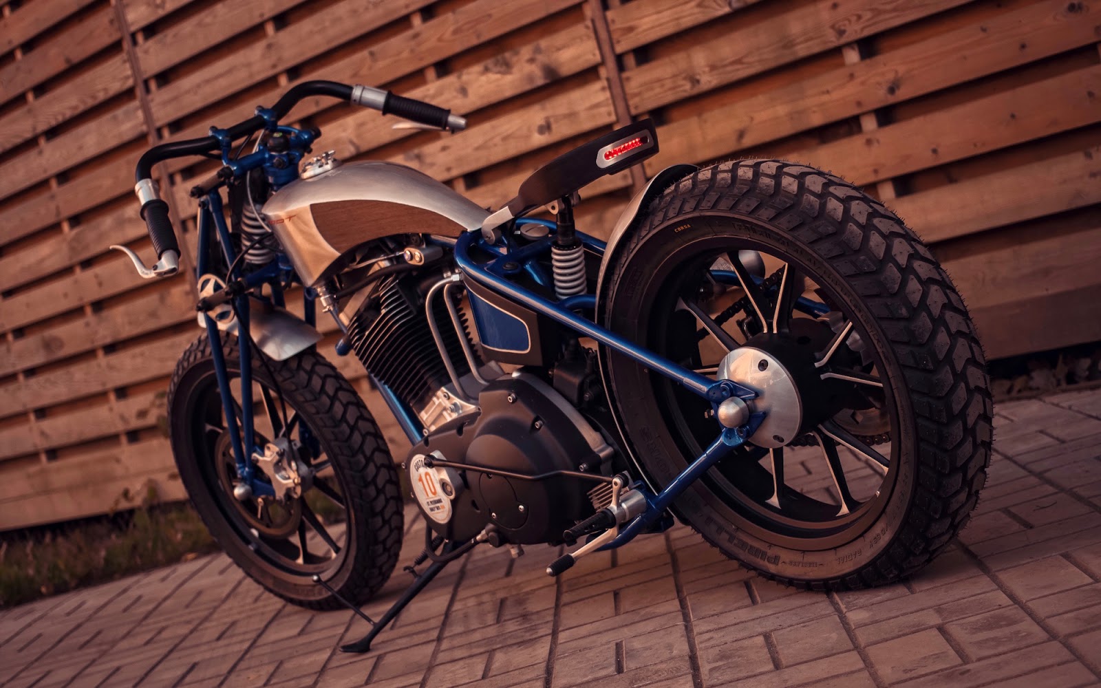 Ivan's Blast - Inazuma café racer