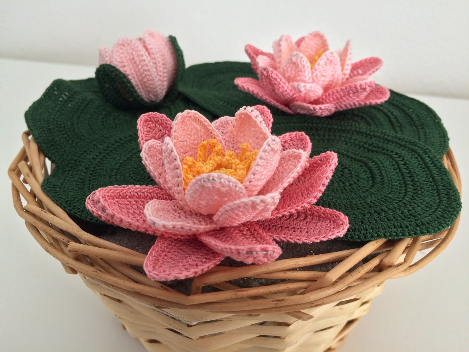 How to crochet a Water Lily
