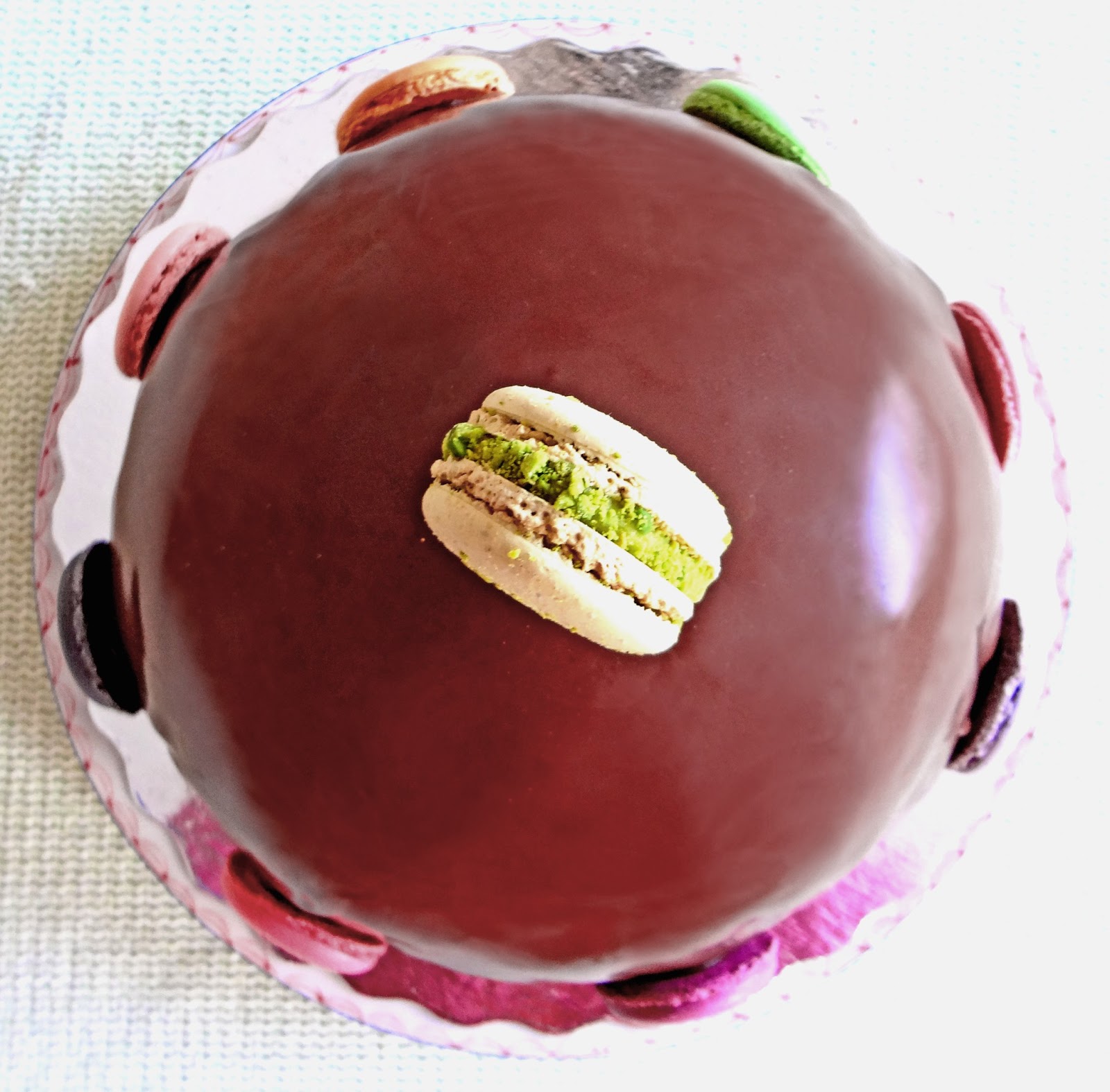 Eryn Pâtisserie: Happy Easter - Bombe de Mousse au Chocolat et Framboise