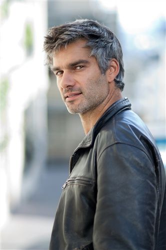 Modernos cortes de pelo para hombres con canas ¡Increíbles!