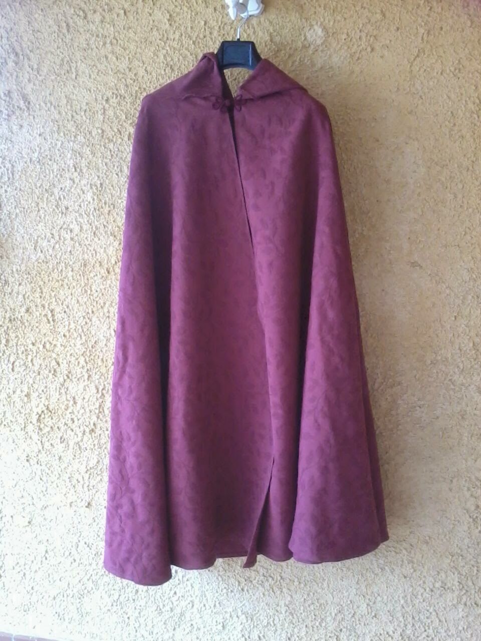 Capas Medievales: Capa color vino