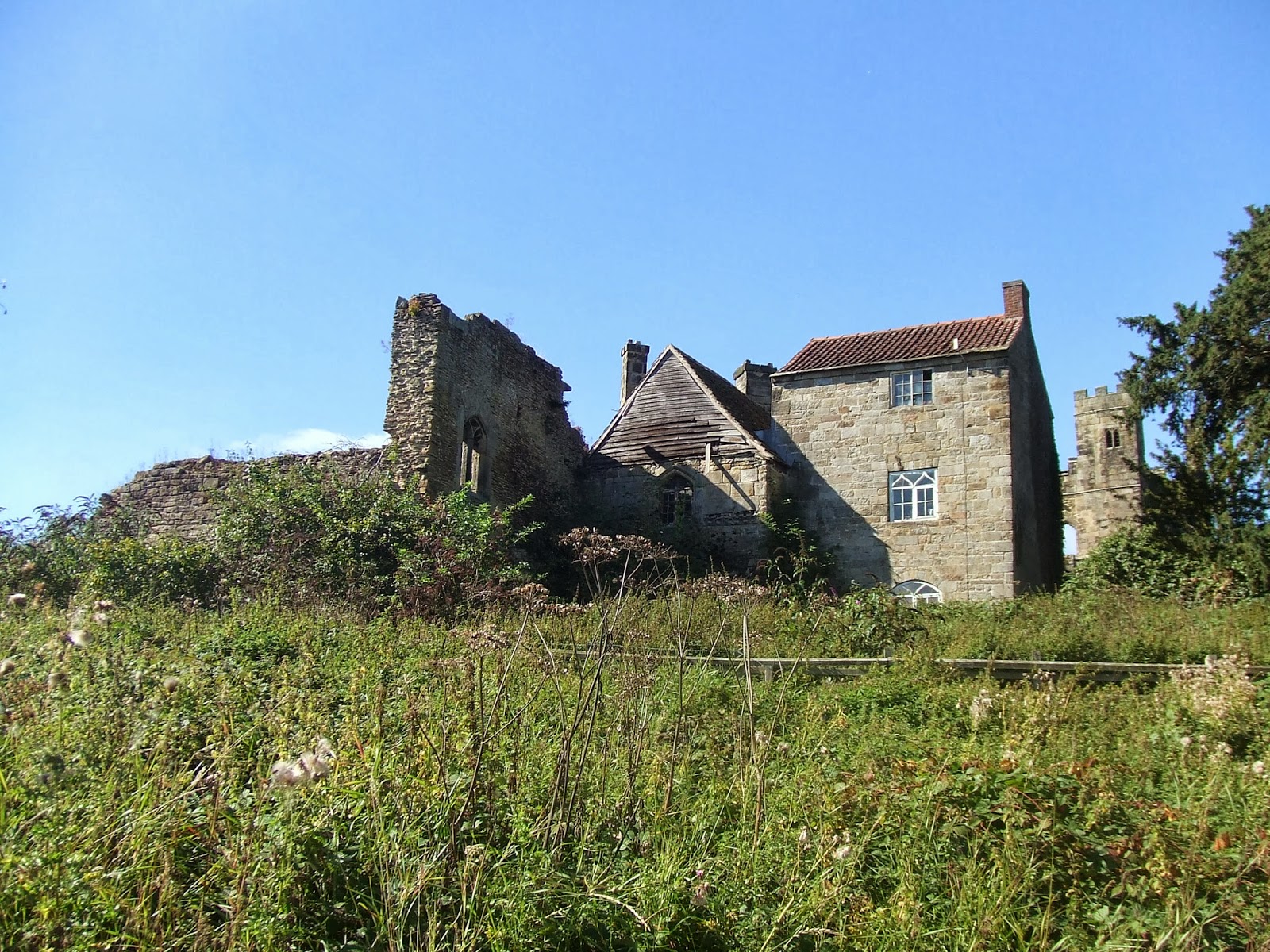 Wandering Ash: W/C 21st September 2013 - Codnor Castle & Wingfield Manor