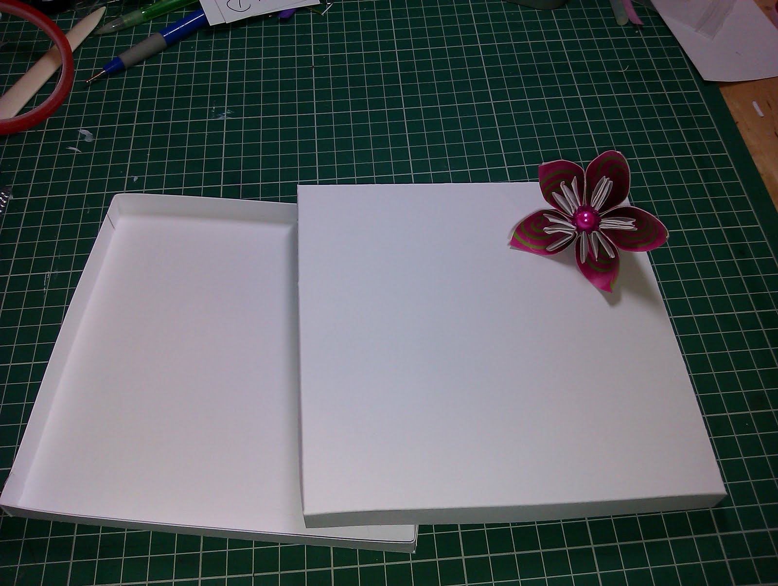 Tutorial - how to make a box for your dimensional cards.