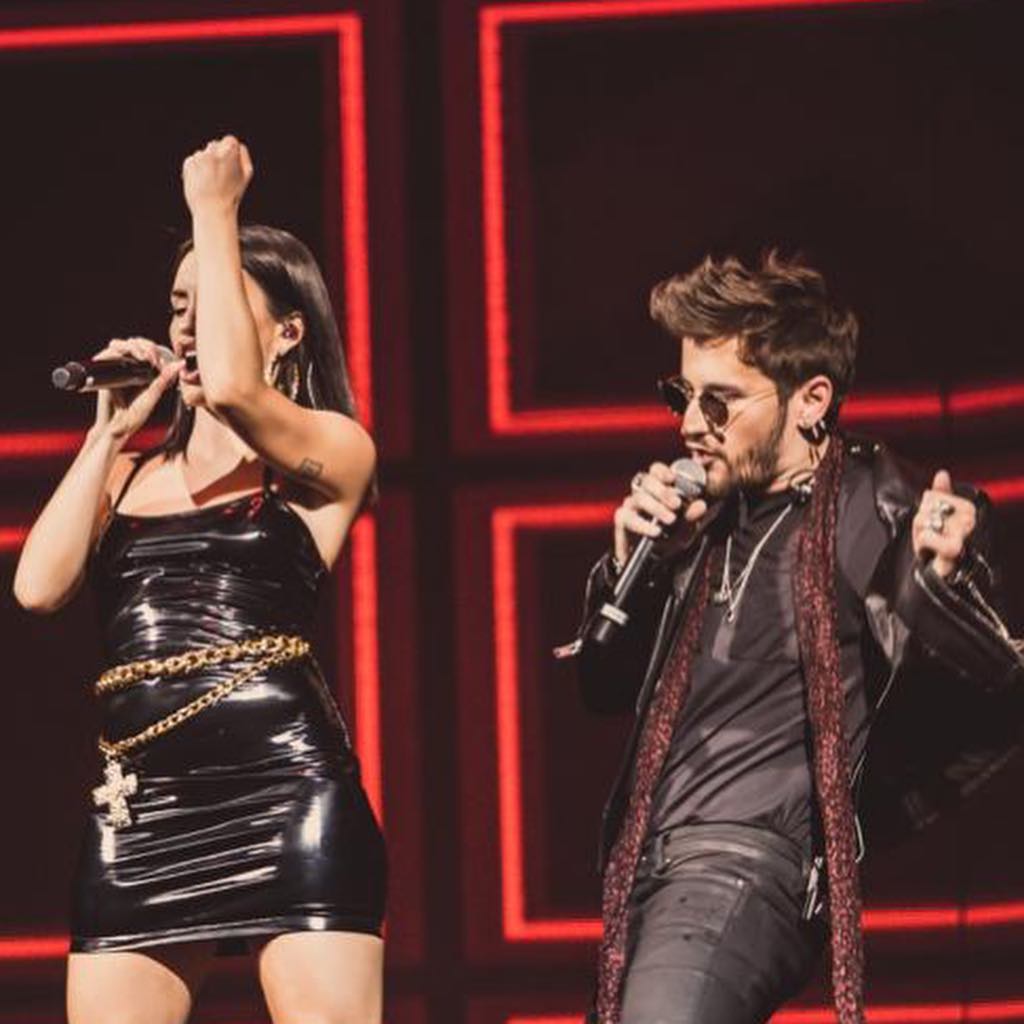 Mi Mala en vivo "Las Vegas" (COMPLETO) - Mau y Ricky, Karol G, Becky G ...