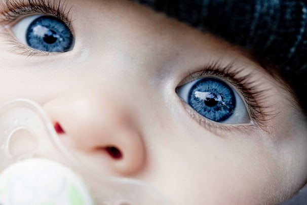 Opticas Centrovision: El origen de los ojos azules