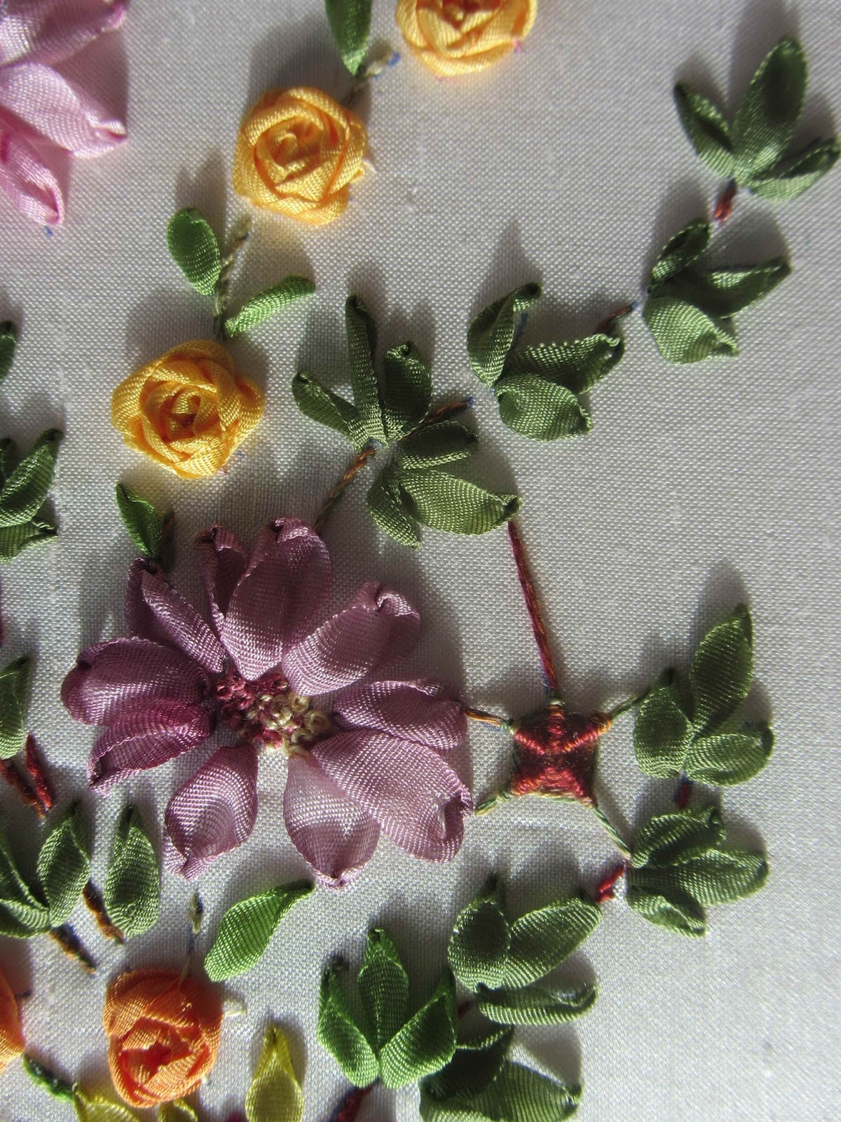 Jacqueline Jégou - Broderie: Légère broderie au ruban