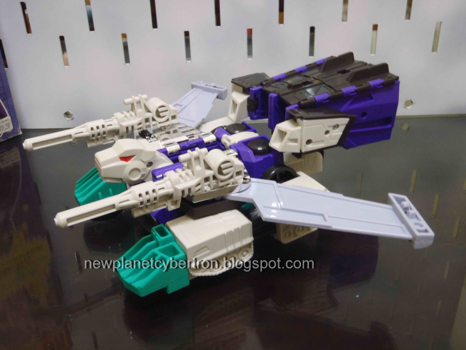 New Planet Cybertron: Transformers Review – Sixshot (G1 2002)