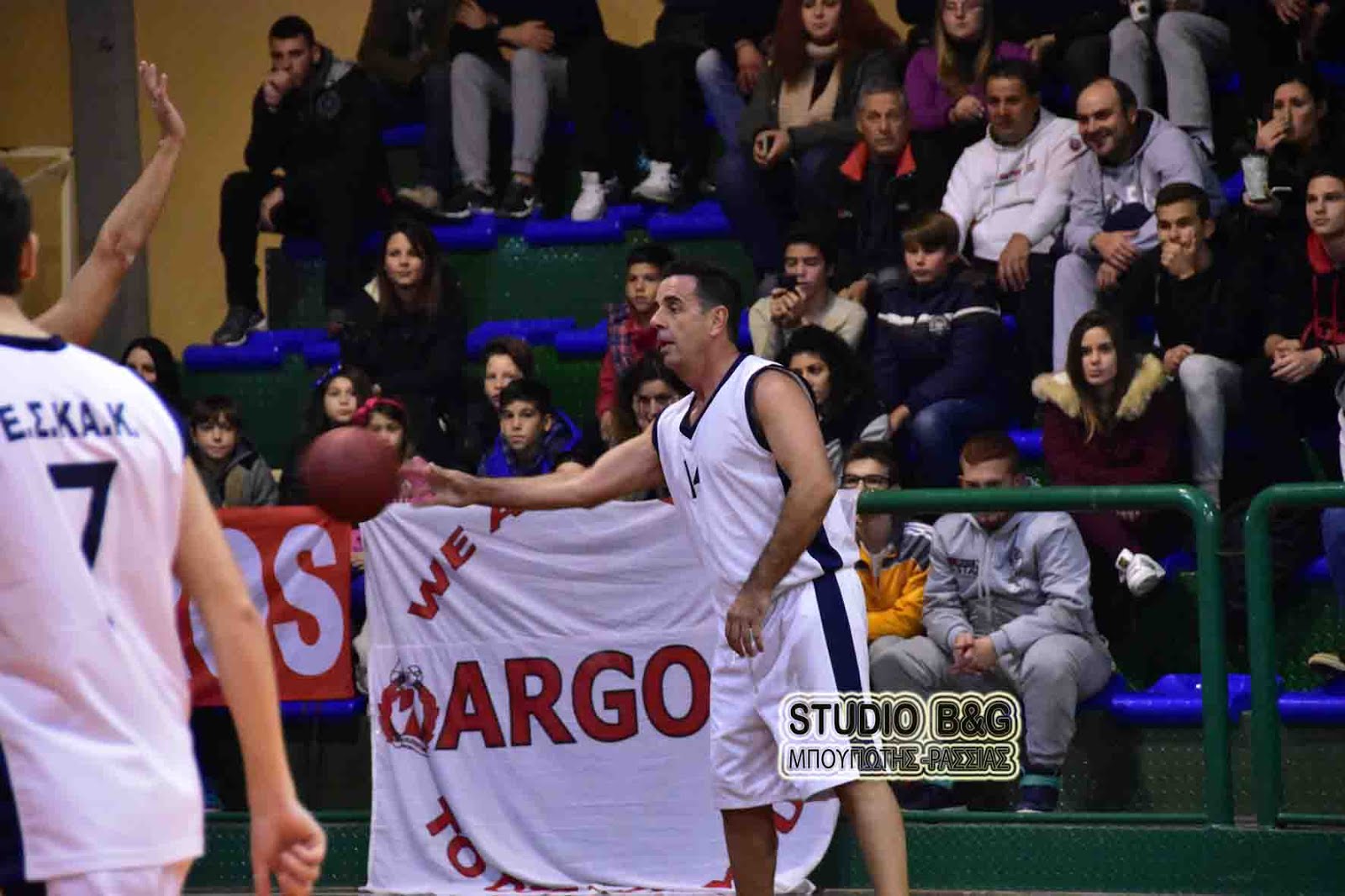 Φωτογραφία: ΦΙΛΑΝΘΡΩΠΙΚΟΣ ΑΓΩΝΑΣ ΜΠΑΣΚΕΤ ΠΑΛΑΙΜΑΧΩΝ ΟΛΥΜΠΙΑΚΟΥ ΚΑΙ ...