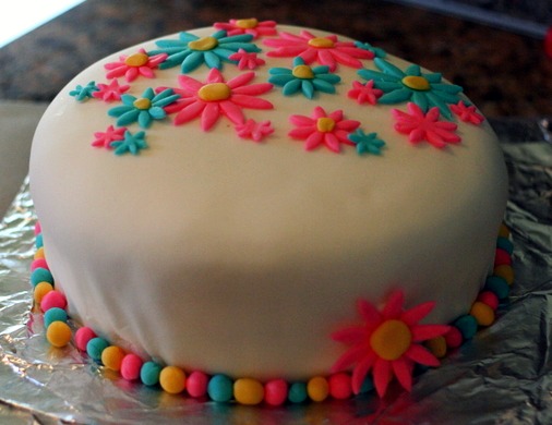 Sweet Daisy Designs: Spring Flower Fondant Cake