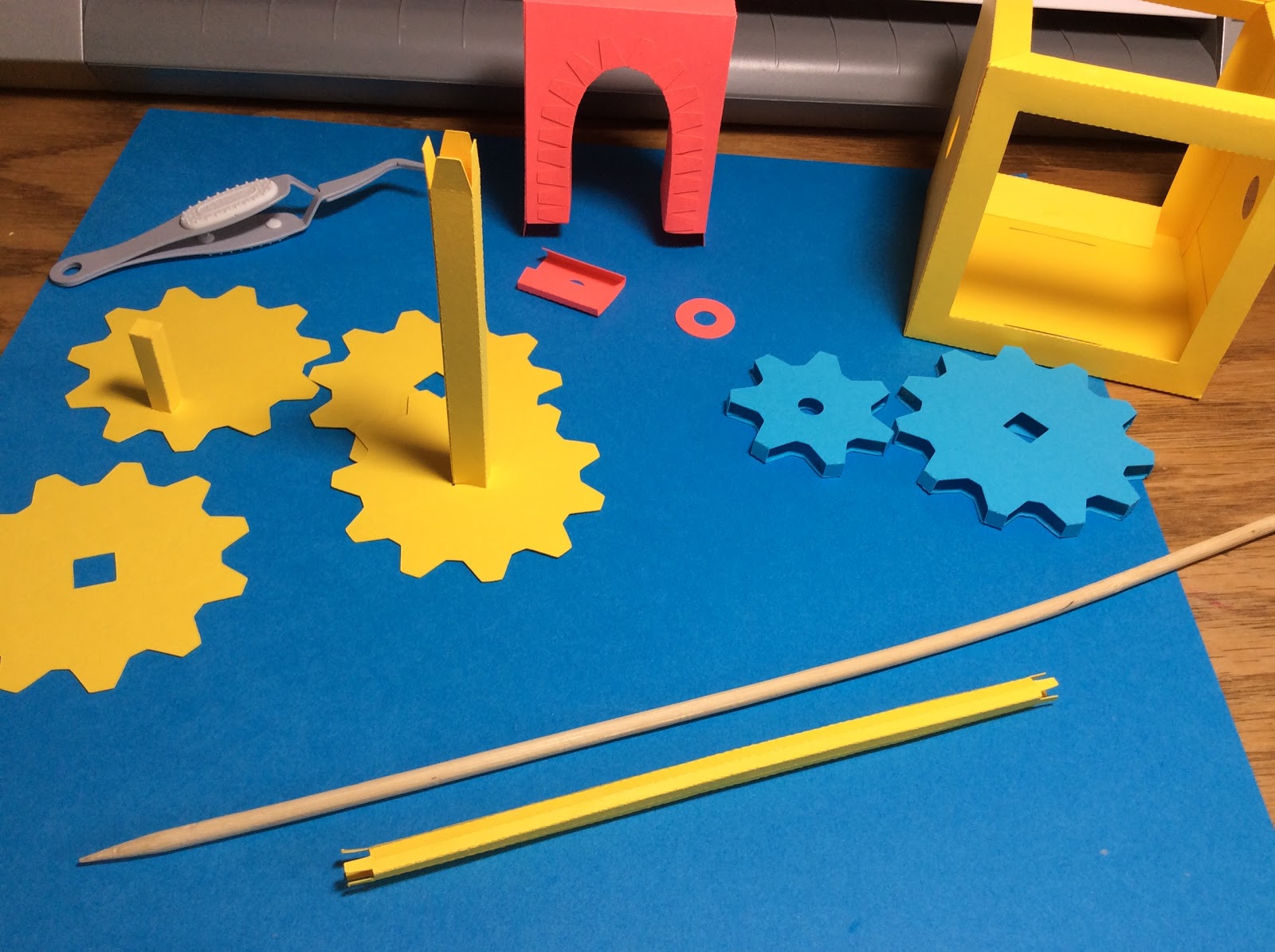 Papercrafts and other fun things: Square Gear Box