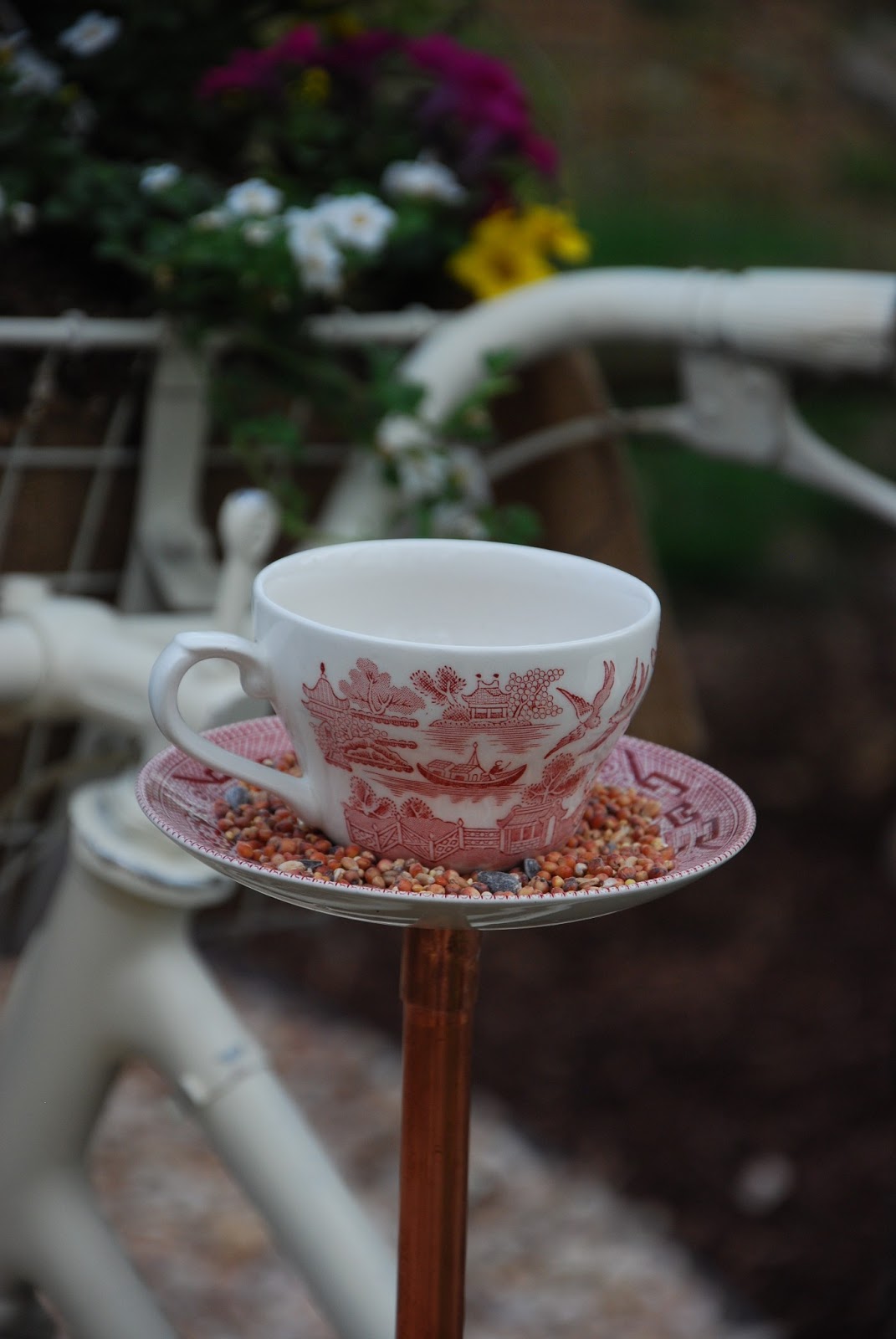 Vintage Country Style: Tea Cup Bird Feeder Tutorial