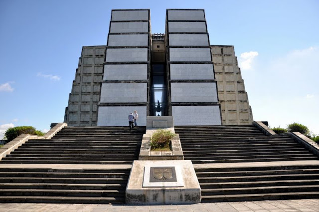 A propósito del Faro a Colón: ¿hasta cuándo?