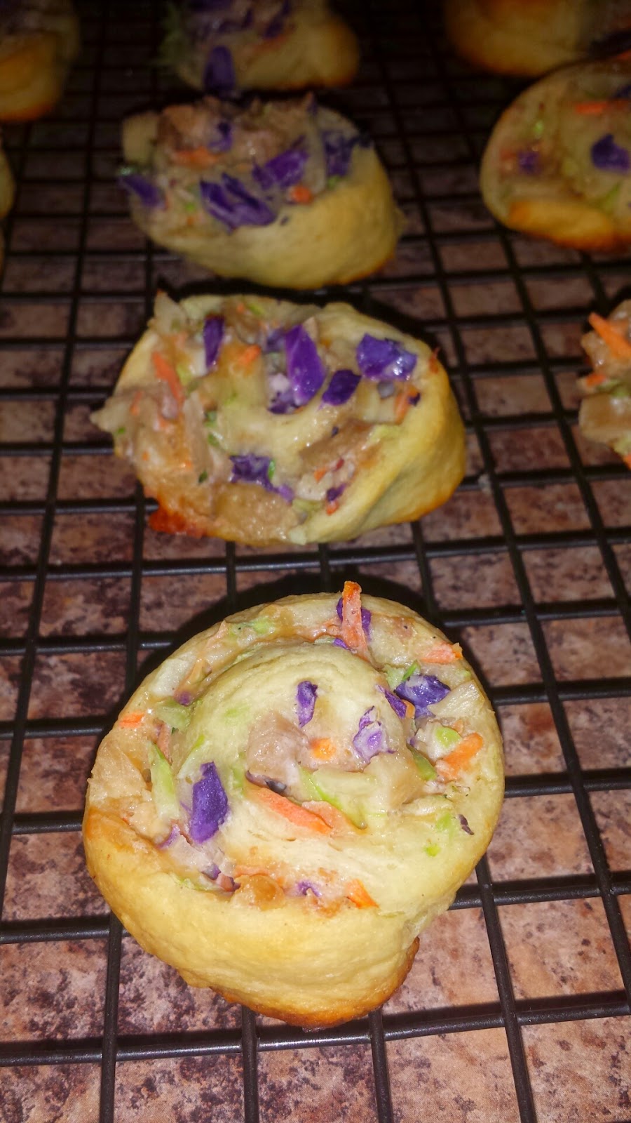Rebecca's Amazing Creations: Fried Chicken 'n' Slaw Pinwheels