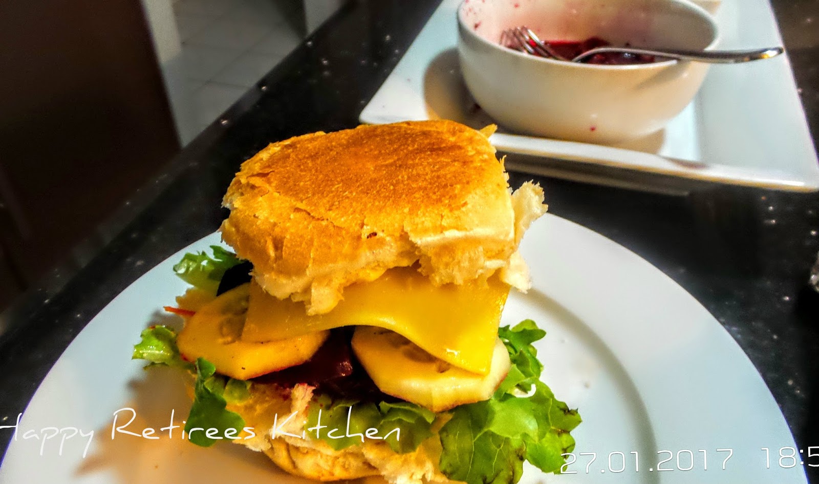 HAPPY RETIREE'S KITCHEN : Slightly devilish Aussie beef mince burgers ...