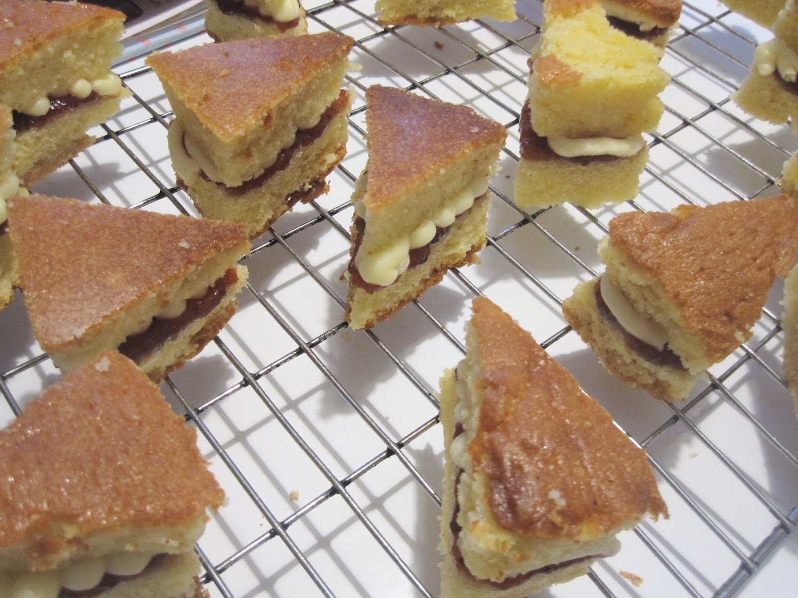 Nimble Nibbles: Mini Victoria Sponge Slices