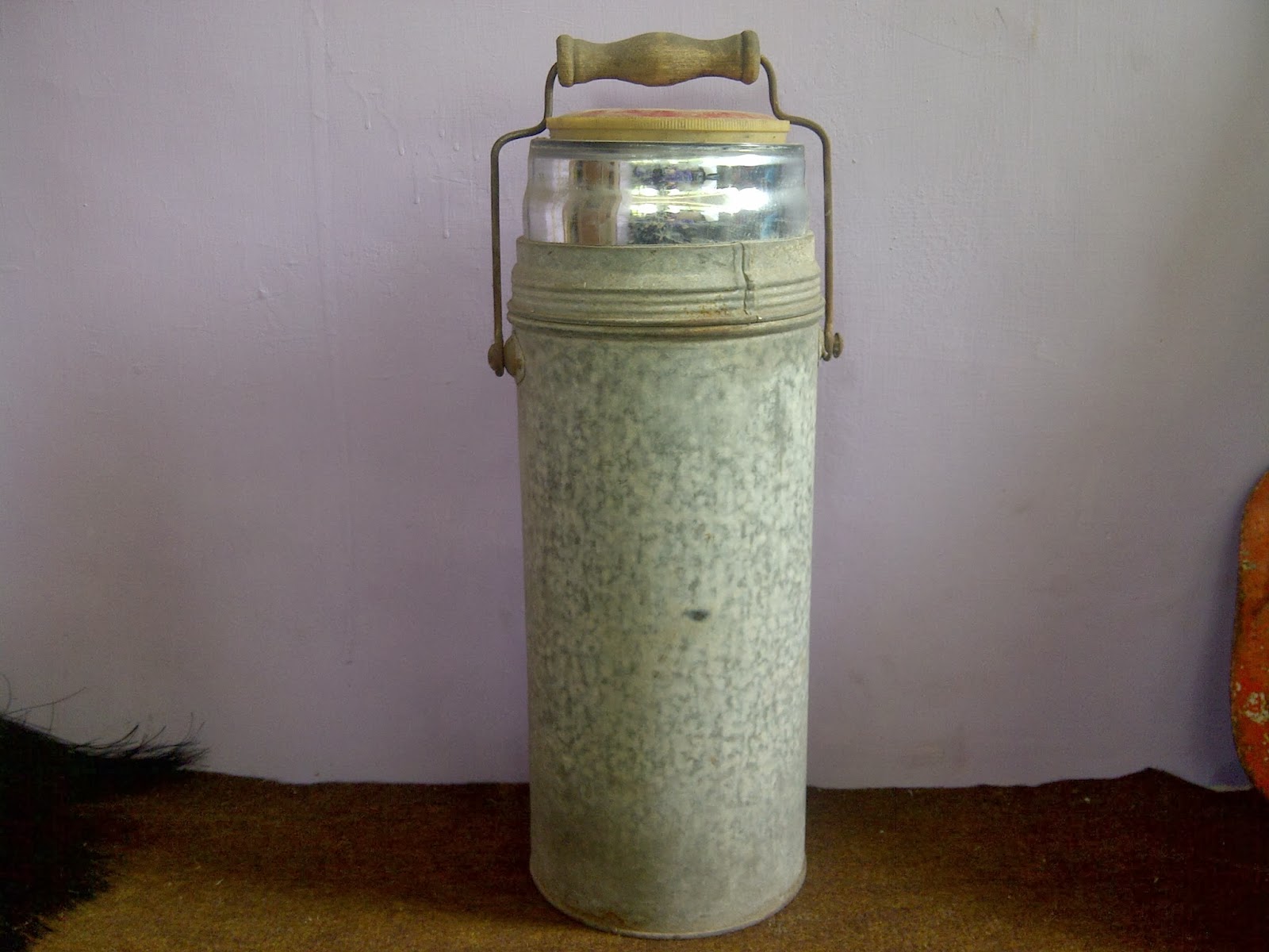 Koleksi Antik Anggoro Solo: Termos Es Lilin Lawas