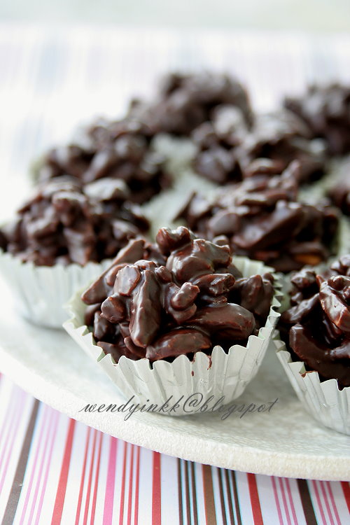 Table for 2.... or more: Almond Rocher - Nutty Treats #4