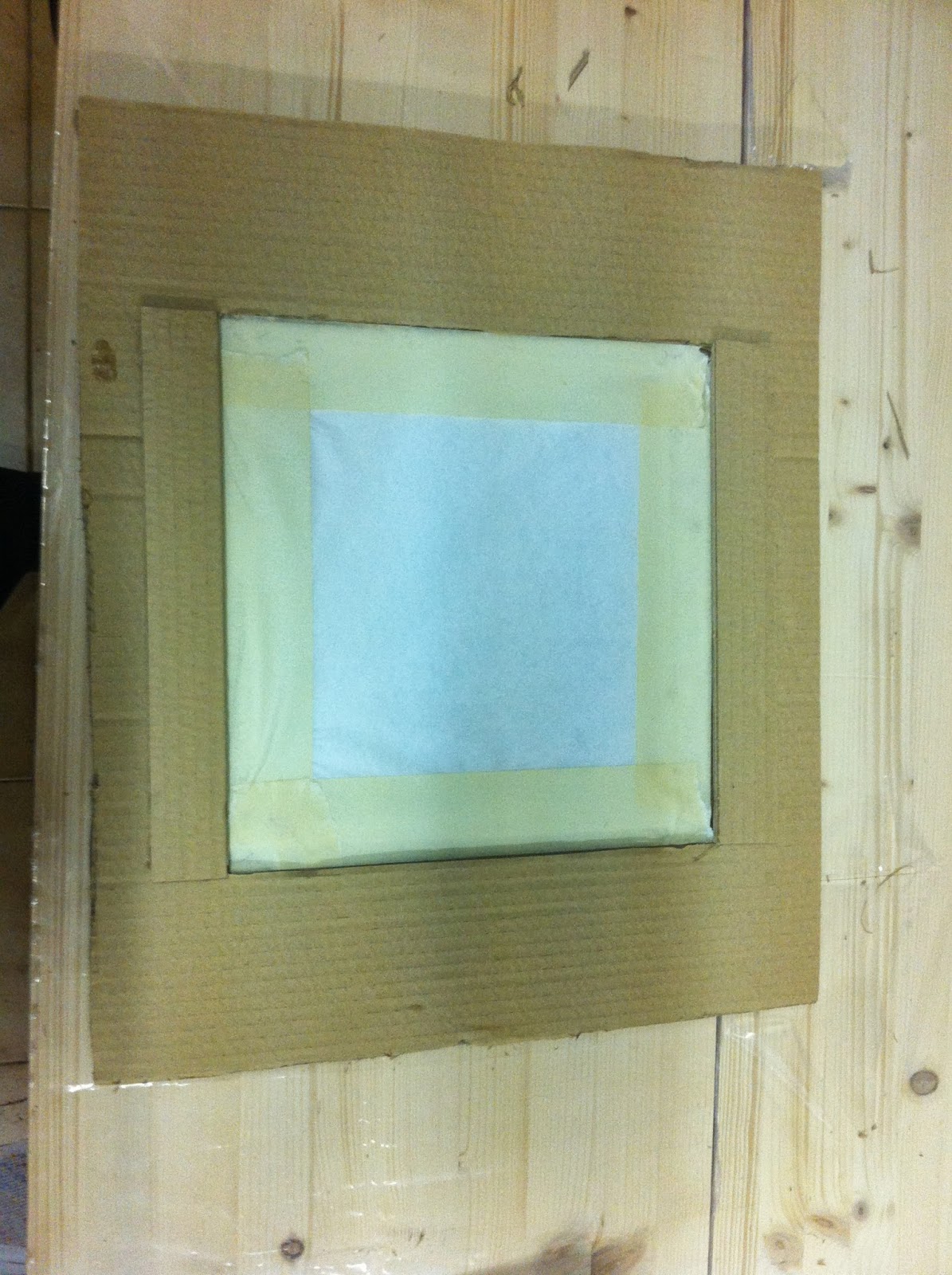 El Arte de Reciclar: Espejo con marco de cartón.