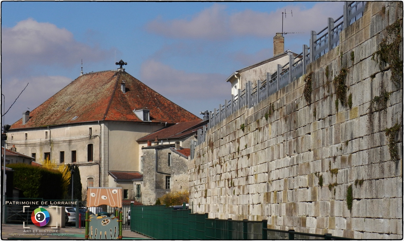 PATRIMOINE DE LORRAINE: LIGNY-EN-BARROIS (55) - Les remparts médiévaux