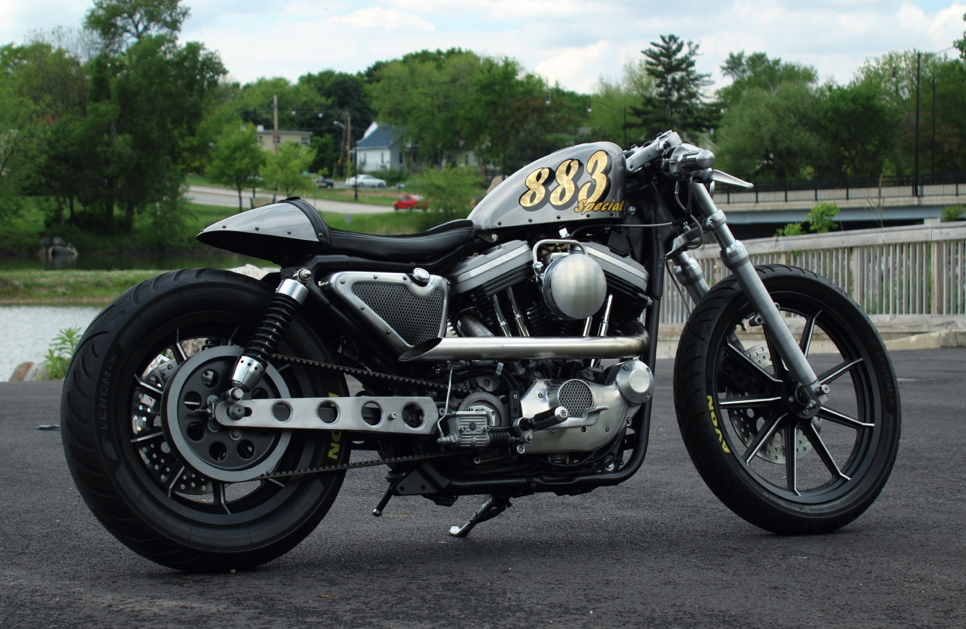 HELL ON WHEELS: Harley Davidson "Café Racer-883 Special"