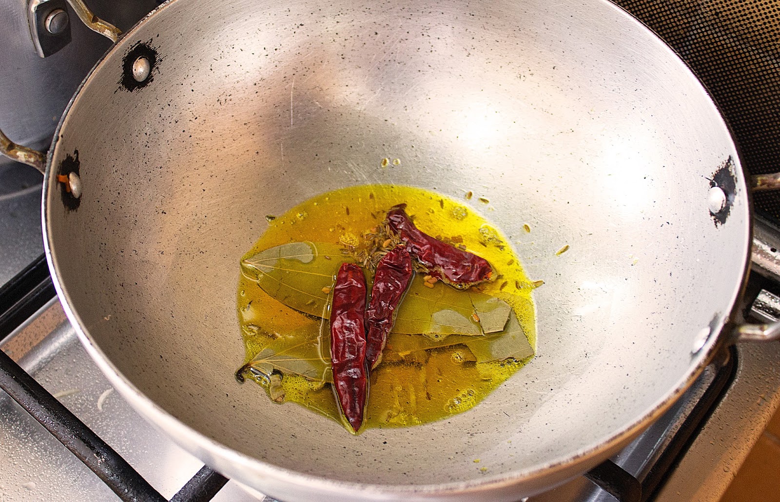 Niramish Kosha Alur Dom / Pure Vegetarian Bengali Dum Aloo