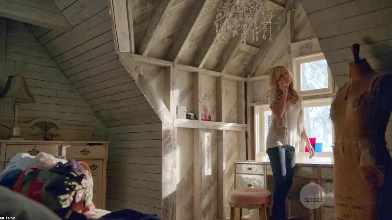 We do have a flashback that shows Clay bringing Elena to Stonehaven ...