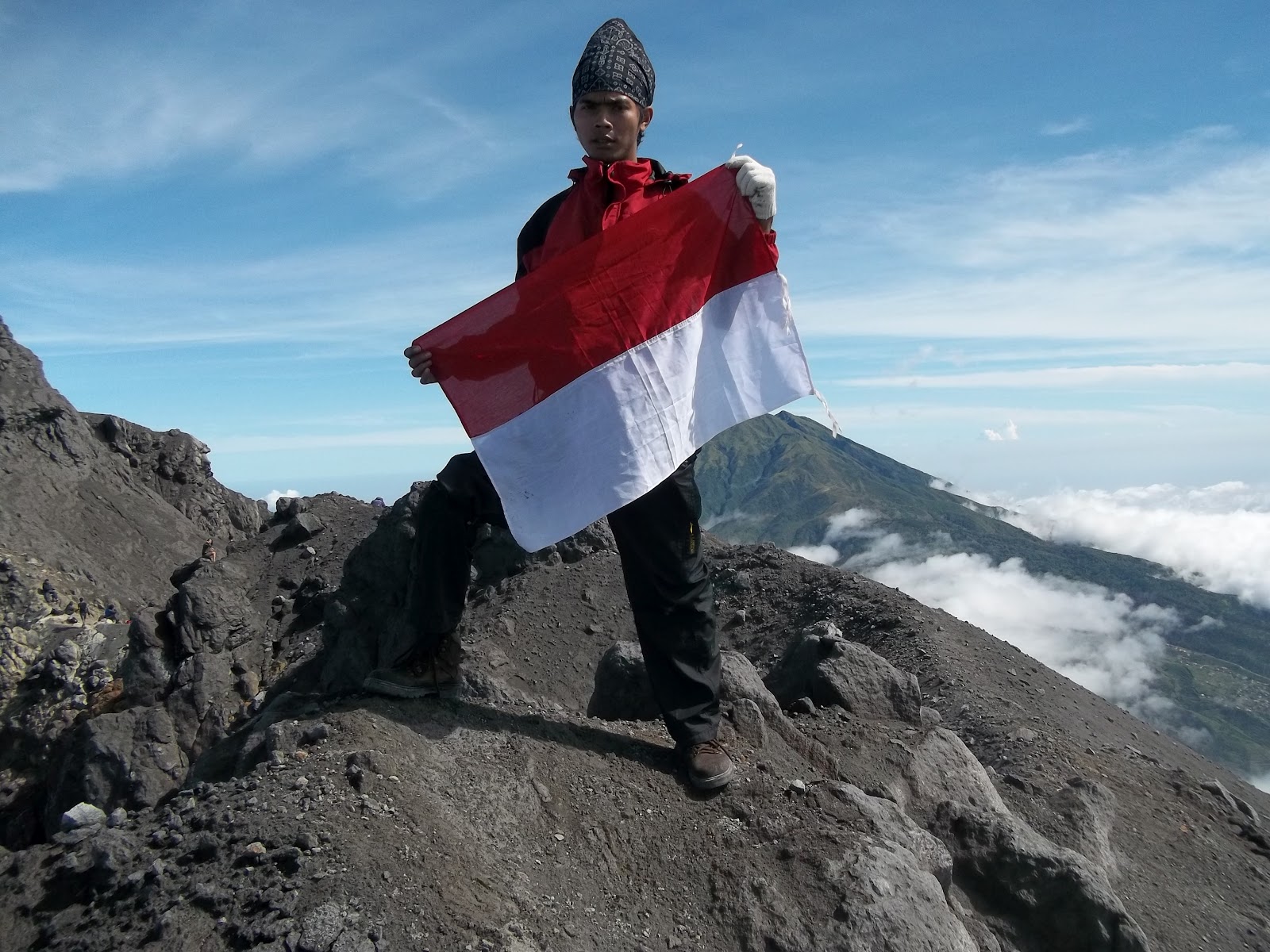 pendakian merapi jalur new selo: Gunung merapi puncak garuda hilang