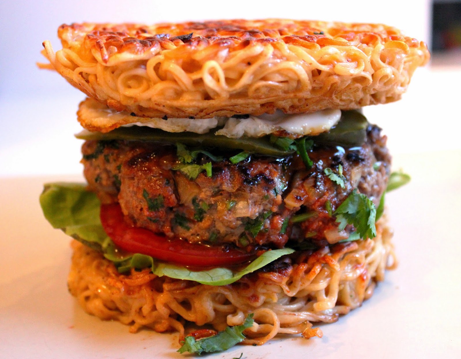 Invitations aux voyages culinaires: R113 - Ramen Burger