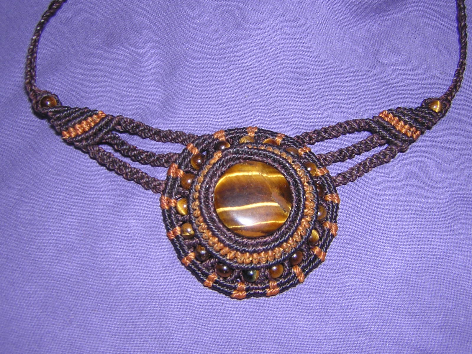 ARIANNAREN HARIA: Collares de macrame : los medianos....