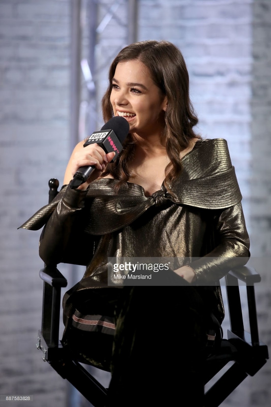 Hailee Cosgrove esteve no Build inglês no exato instante em que Miranda ...