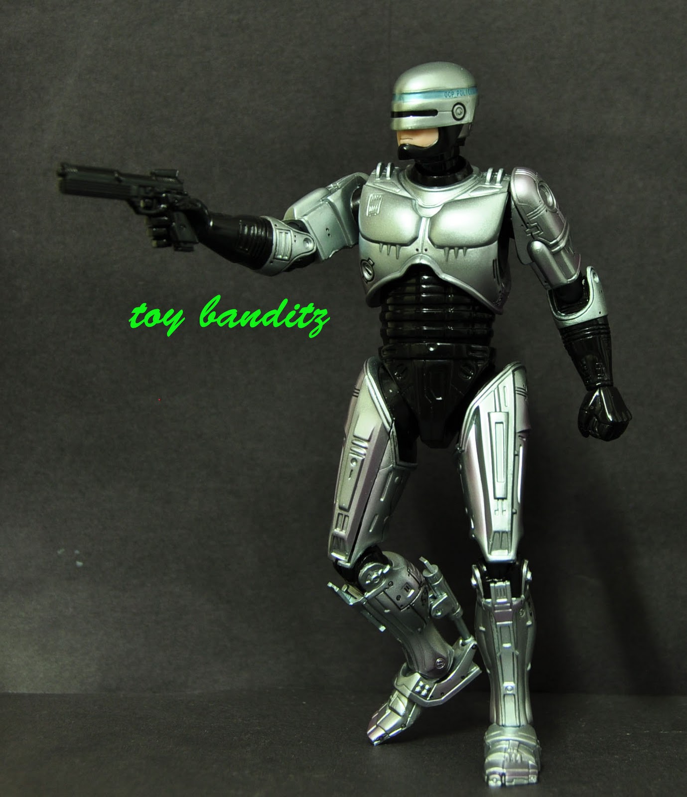 toy banditz: ROBOCOP BY FIGMA