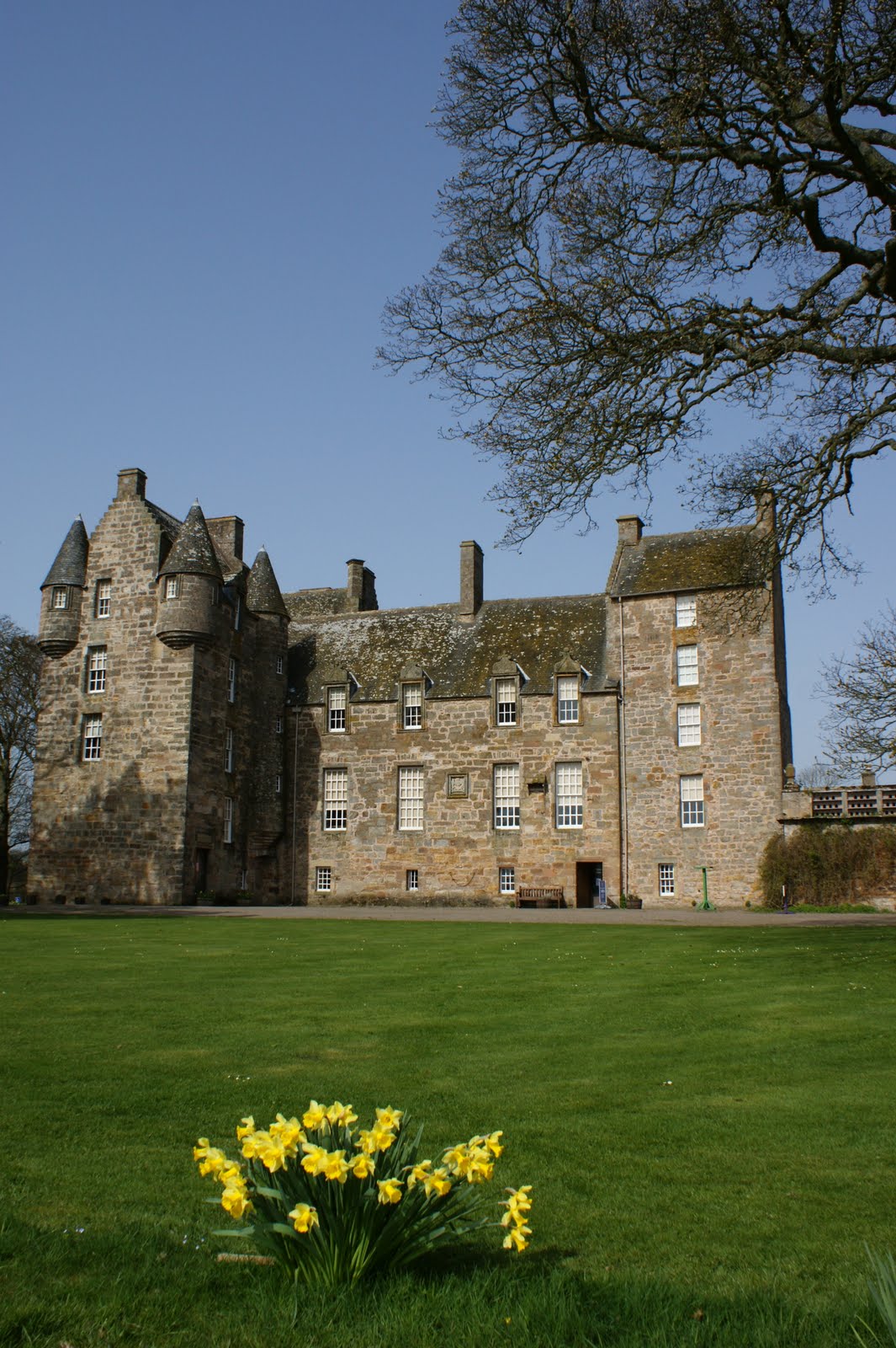 Tour Scotland: Tour Scotland Photographs Kellie Castle 10th April