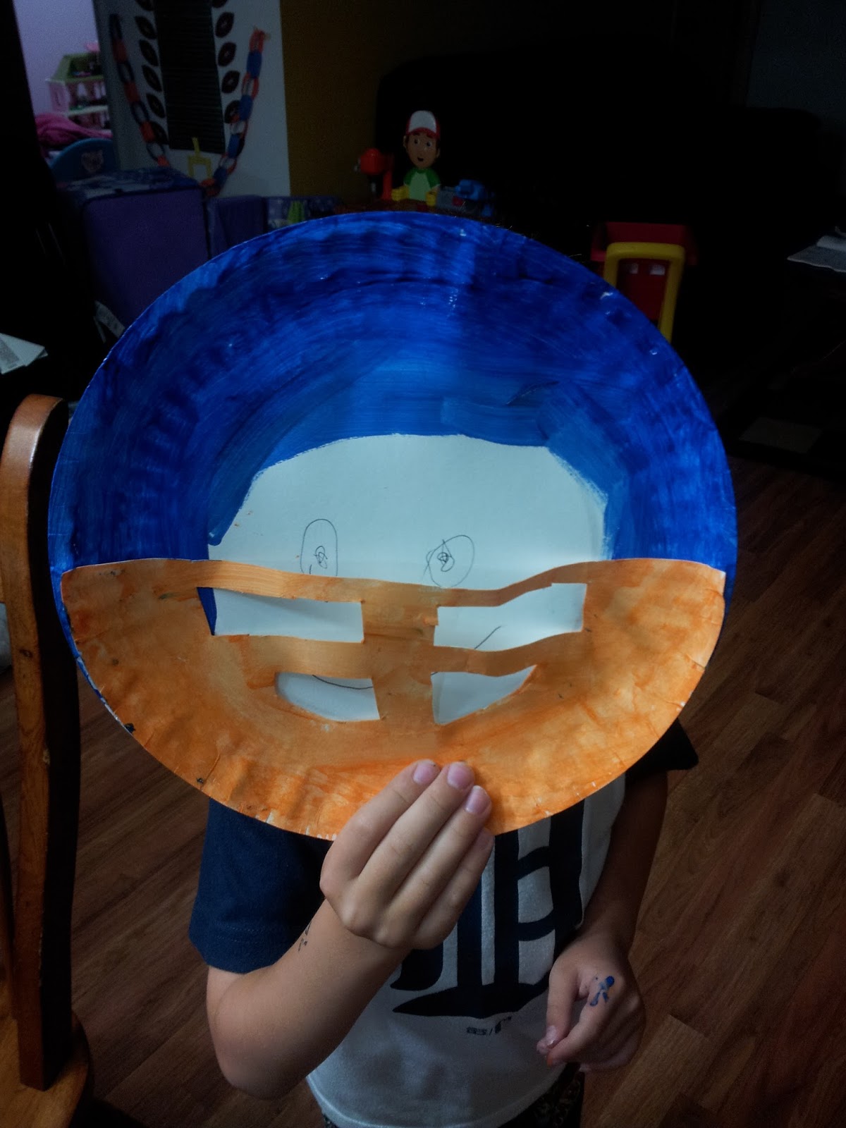 Working Mom Wonders: Paper Plate Football Helmet