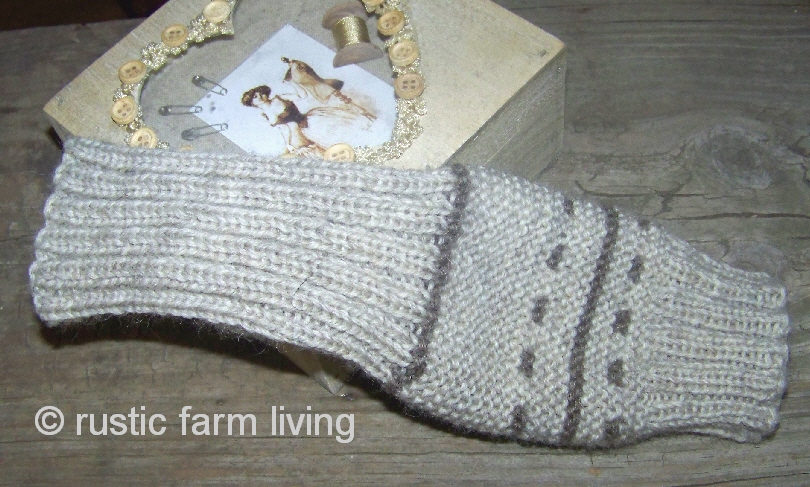 Rustic Farm Living: Knitting Pattern Rustic Wristlets