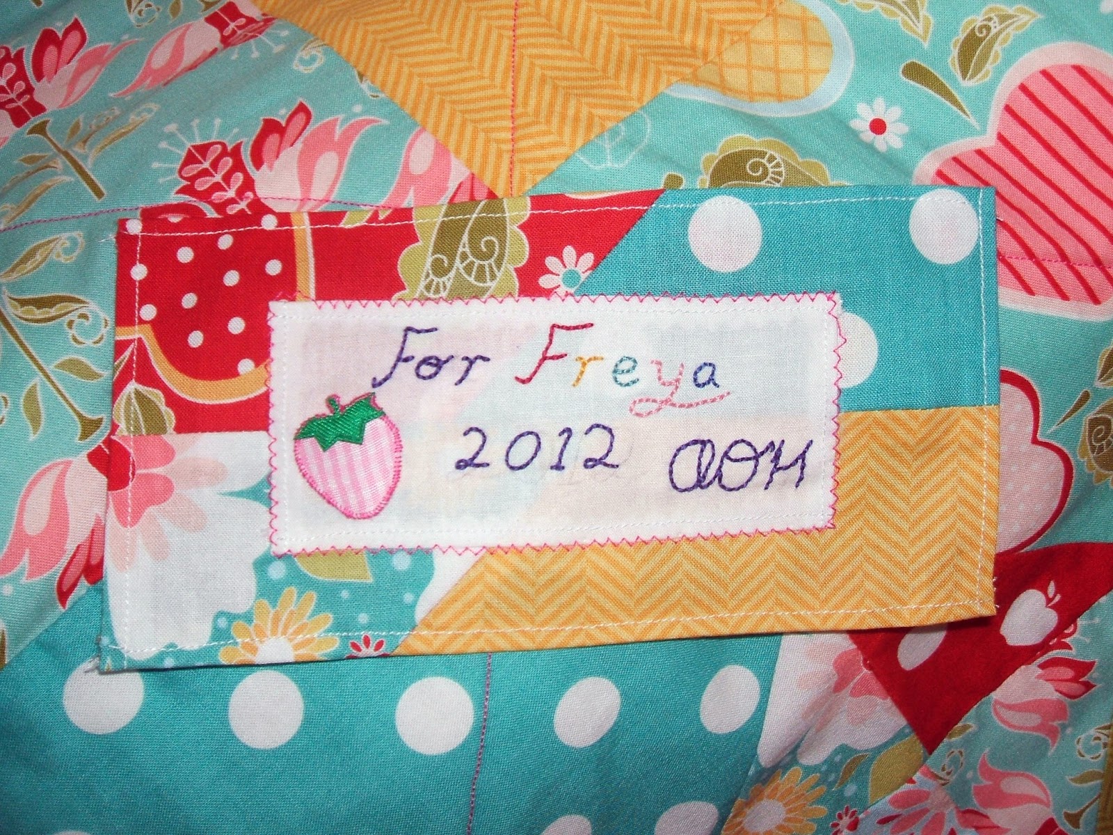 irish thREDhead: Blogger's Quilt Festival: Freya's Quilt