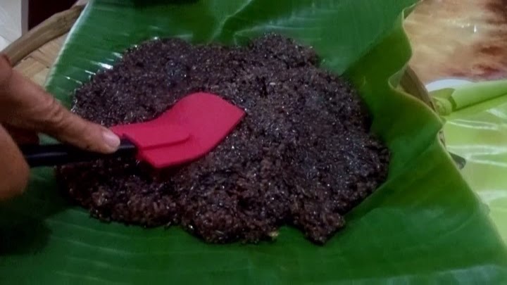 Tagalog Kitchen: How To make Rice Cake..Biko na Pirurutong