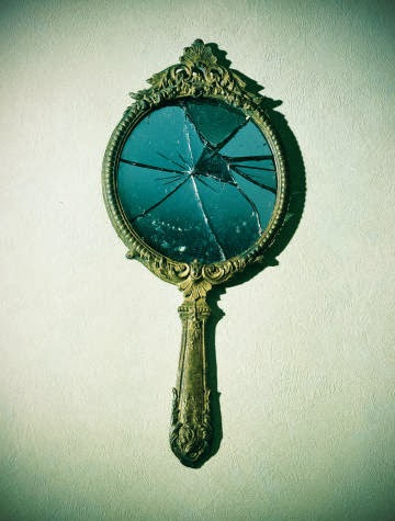 STELLA: Lo Specchio rotto