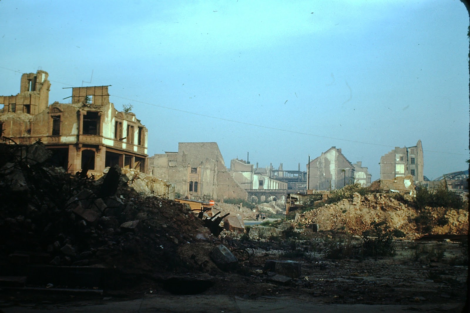 36 Amazing Color Photographs Capture Everyday Life in West Germany Just ...