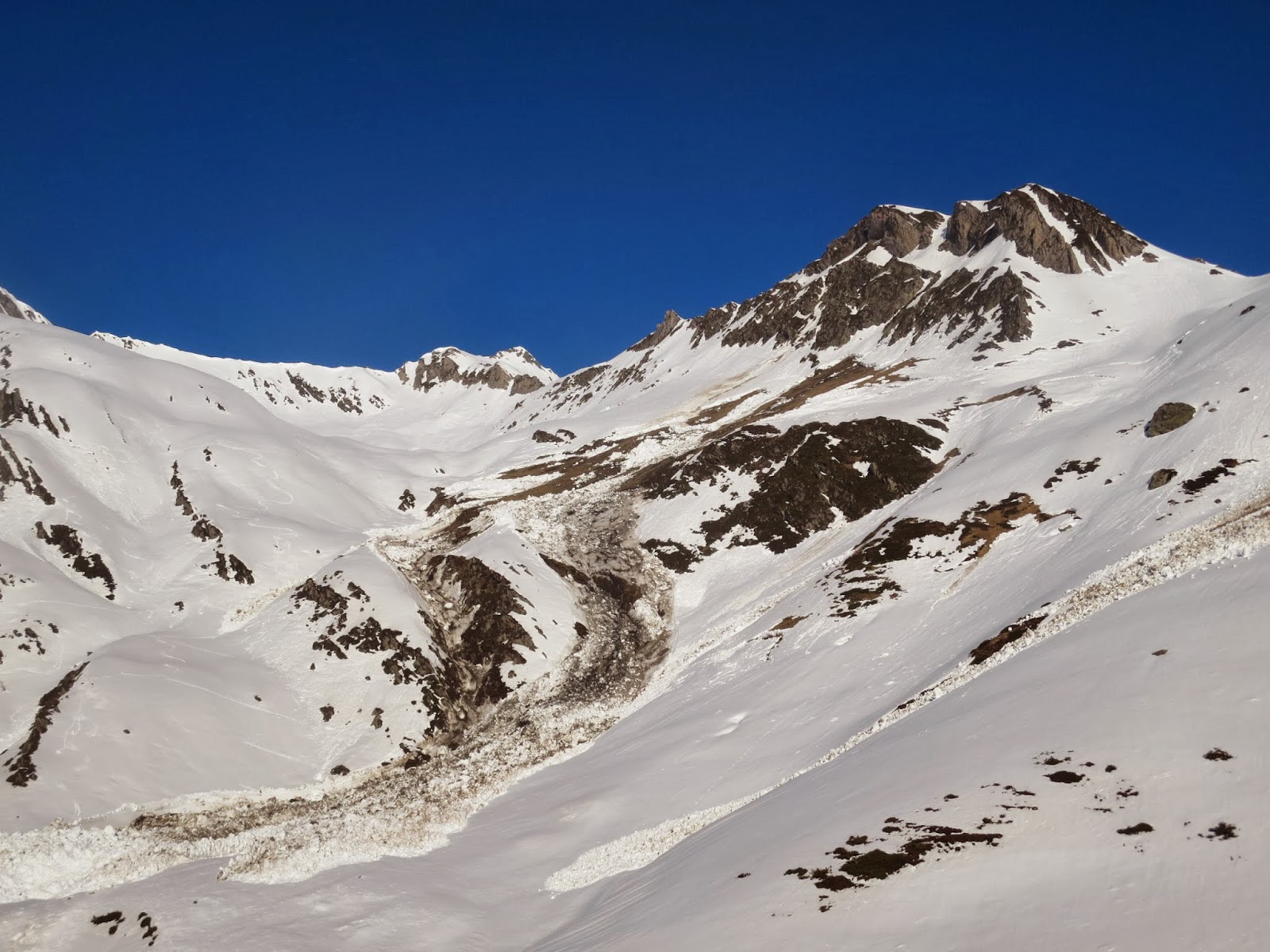 POUDRE ET ROC: Le Moun Né face sud-est : 1500m + 300m de bricolage