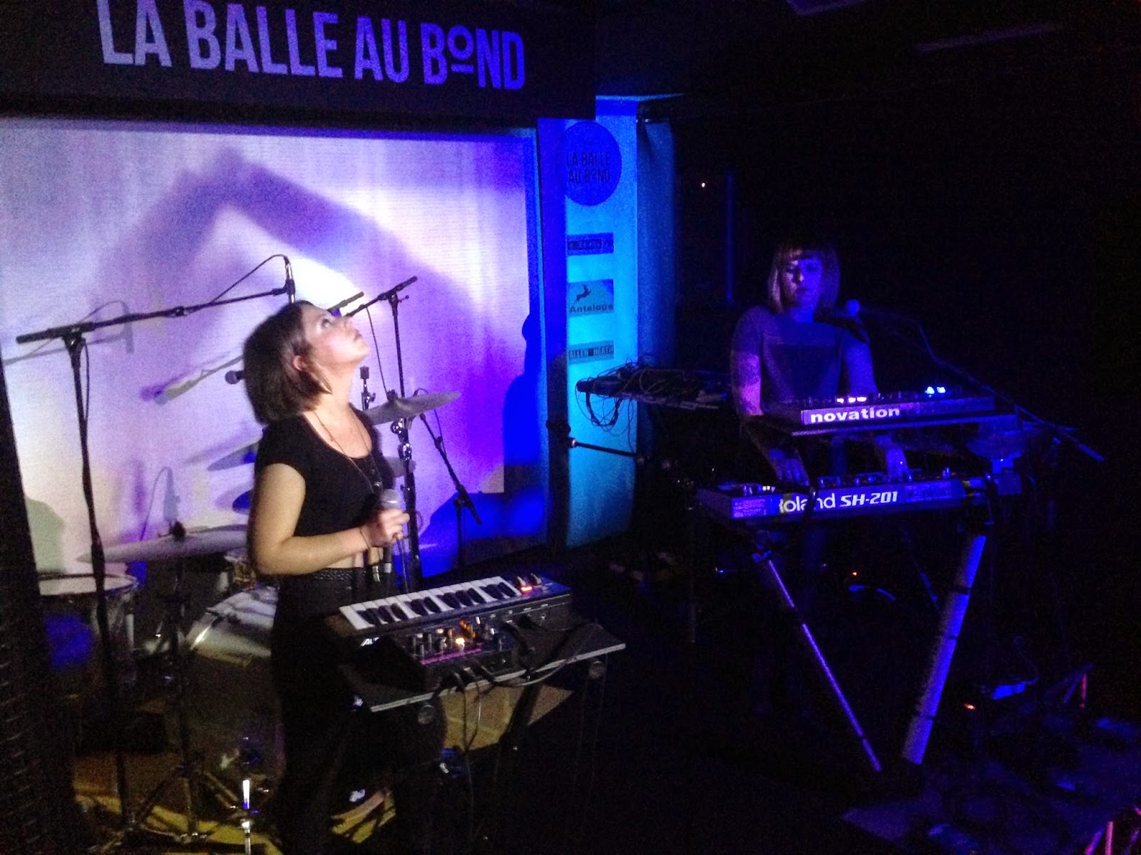 The Blog That Celebrates Itself: She´s a Devil with Minuit Machine - An ...