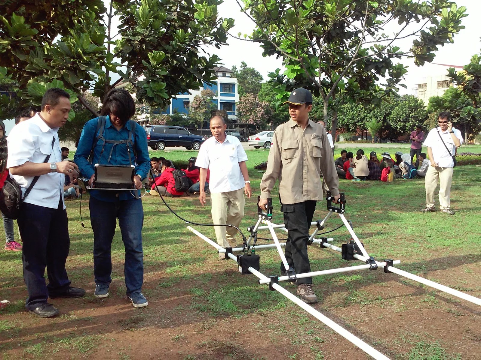 "Mencoba" alat Geofisika: Gravity, Magnet, dll ~ Make Discovery